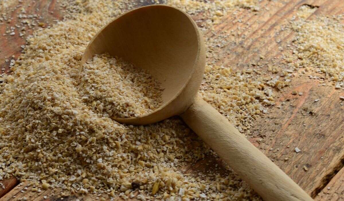 Can Ducks Eat Oats? [Safe But 2 Risk Associated]