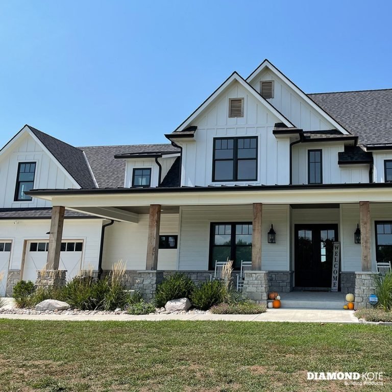 11 Stunning Black And White Modern Farmhouse Exteriors - FowlFamily ...