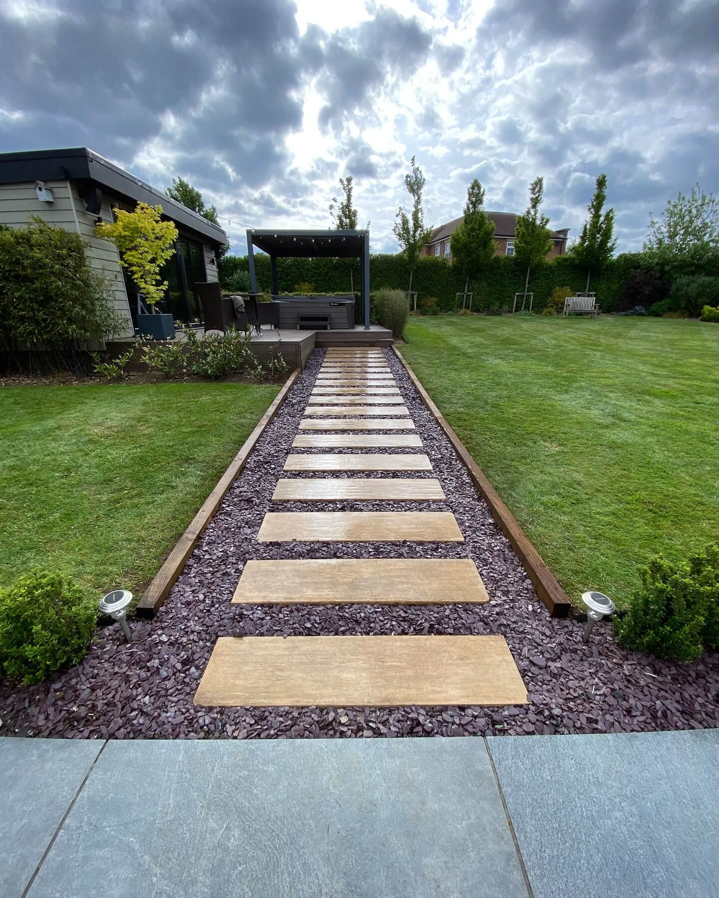 23 Stunning Garden Pathway Ideas To Transform Your Outdoor Space ...