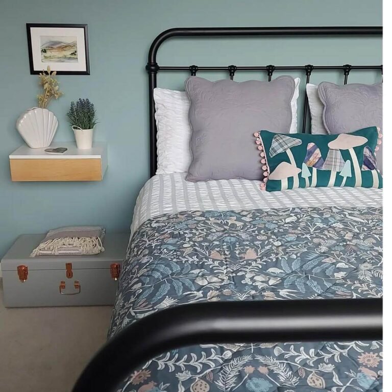 25 Bold & Beautiful Black Metal Bed Frame Bedroom Ideas For A Stylish ...