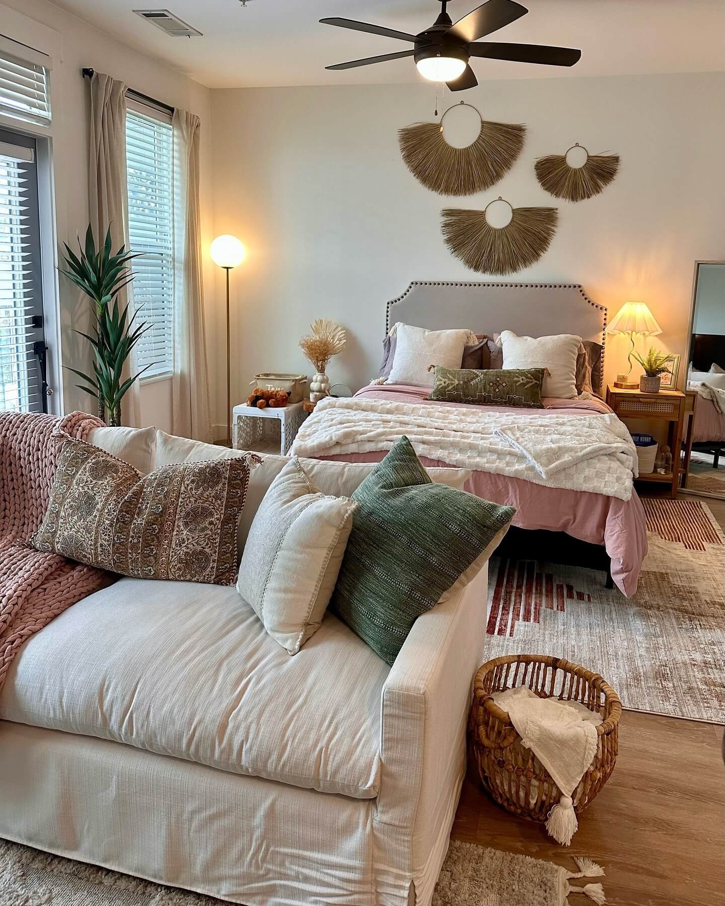 23 Small Studio Apartment Ideas That Maximize Style And Space ...