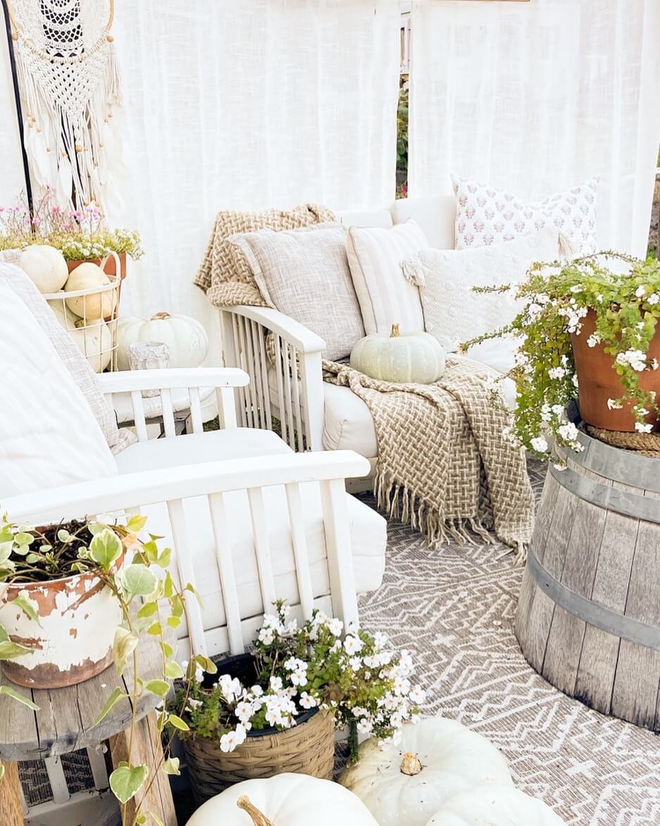 23 Fall Outdoor Decor Ideas That Will Instantly Warm Up Your Porch And ...
